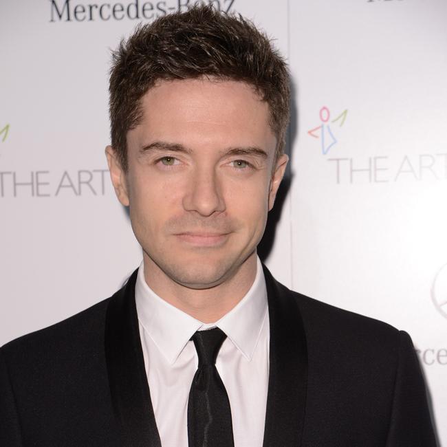 Topher Grace married Ashley Hinshaw - Its The Vibe