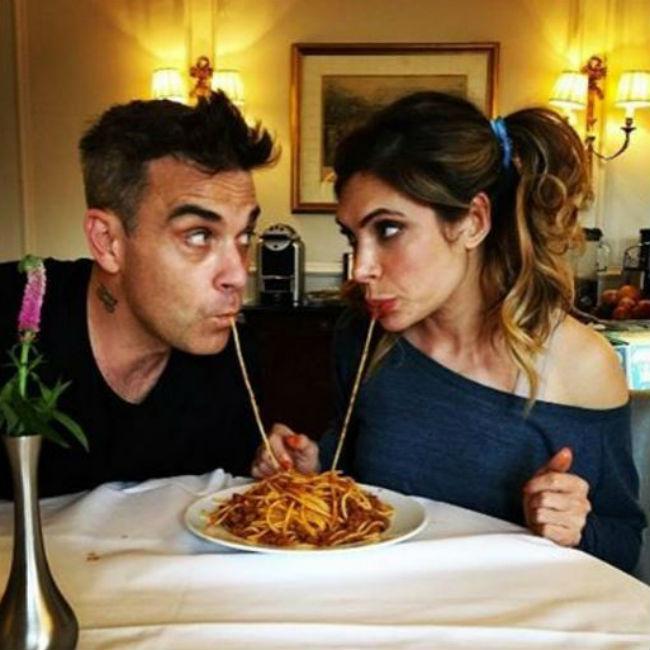 Robbie Williams and Ayda Field recreate Lady and the Tramp scene - Its ...