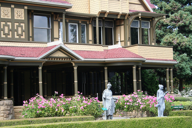 The Shockingly True Story Behind A Famously Haunted House - Standard News
