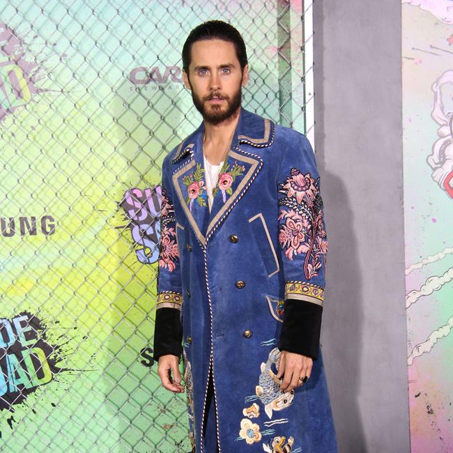 Jared Leto gives Jimmy Fallon a snake - Its The Vibe