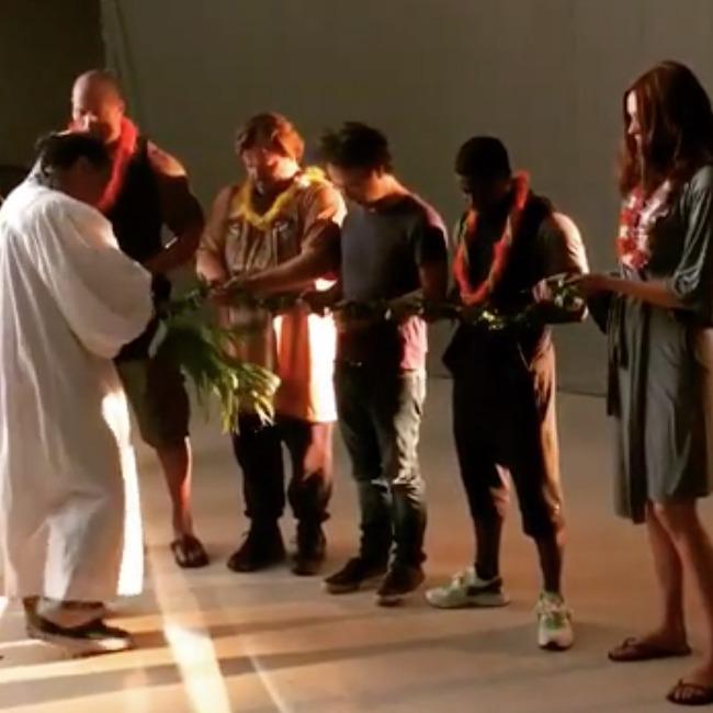Dwayne Johnson blessed by Hawaiian priest on Jumanji set - Its The Vibe