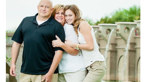 Dad Perfectly Recreates His Model Daughter's Photoshoot - Your Daily Dish