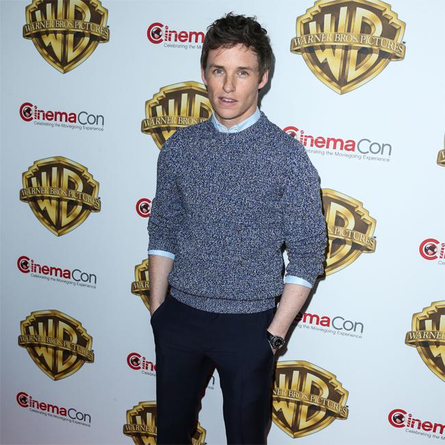 Eddie Redmayne's daughter 'shouts' at him - Its The Vibe