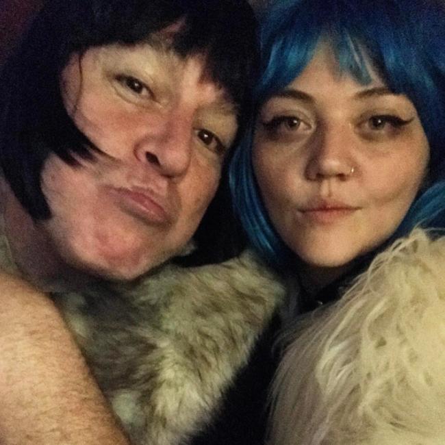 Elle King skips wedding in favour of Eagles of Death Metal gig - Its ...