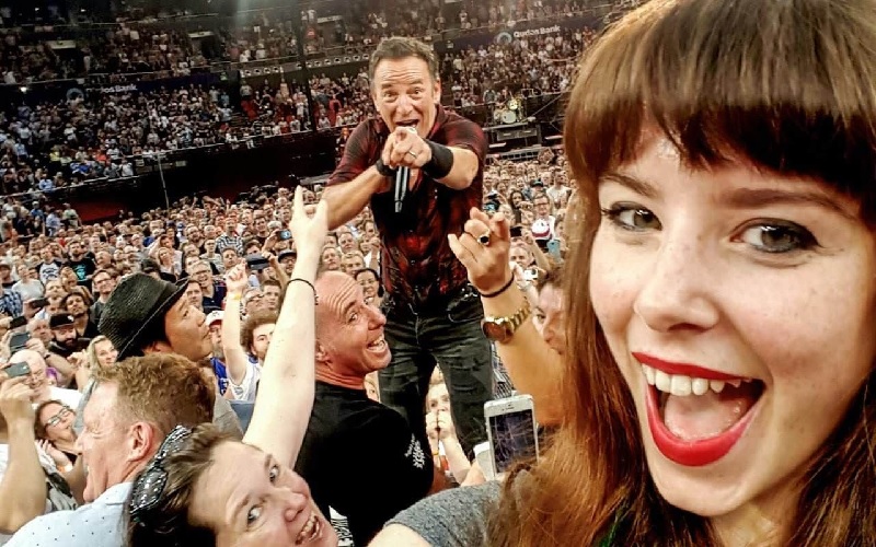 Celebrity Photobombs: These Celebs Know How to Make a Picture Special