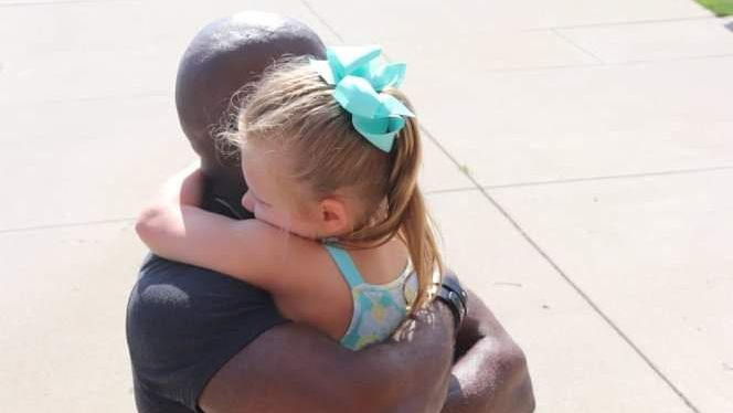 Little Girl Gives Her Garbage Man a Cupcake For the Most Adorable Reason