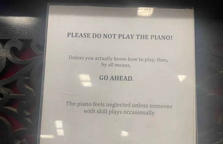 Incredibly Funny Signs That Make Us Laugh Way Too Hard - Standard News