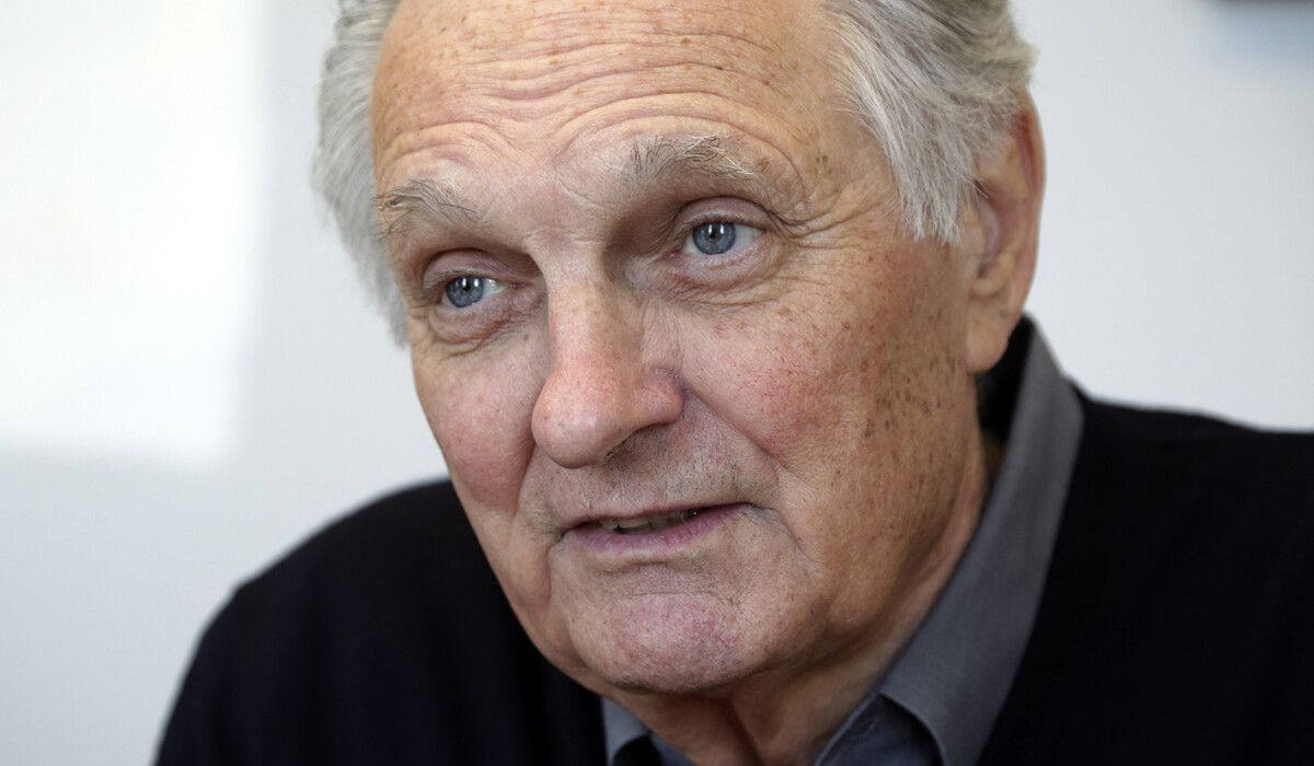 MASH Secrets: The Best-Kept Secrets From Behind-the-Scenes